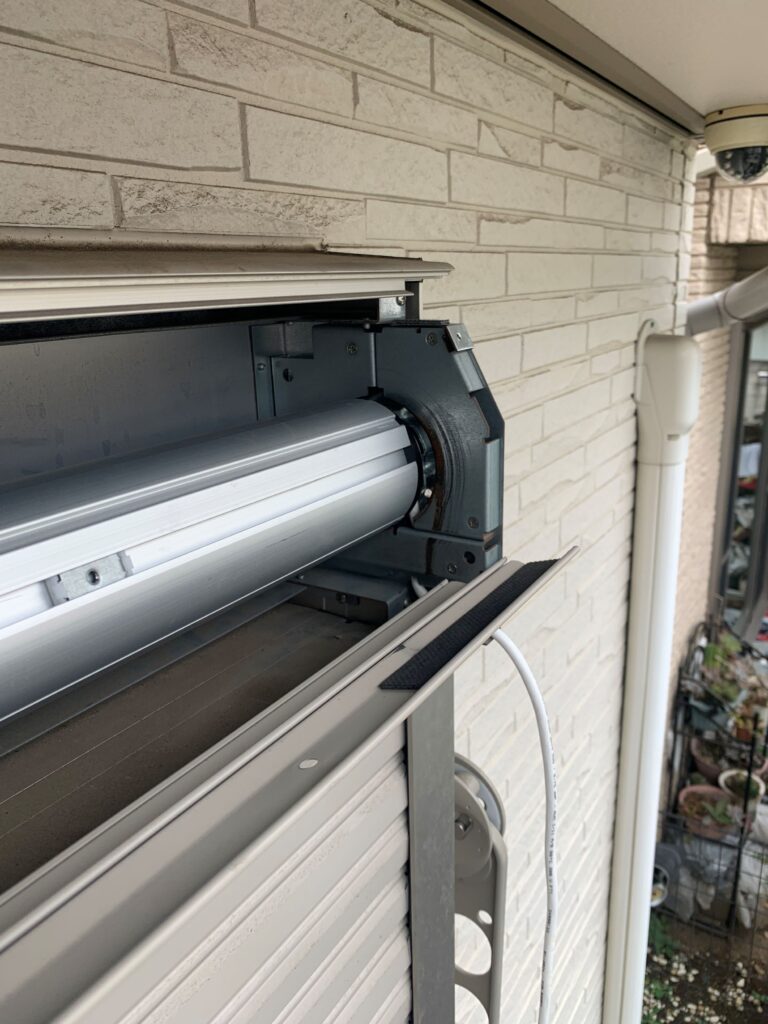 埼玉県川口市 K様邸 YKKAP製手動シャッターの電動化工事 – 日本ケイアンドアイ シャッター電動化 光通風雨戸
