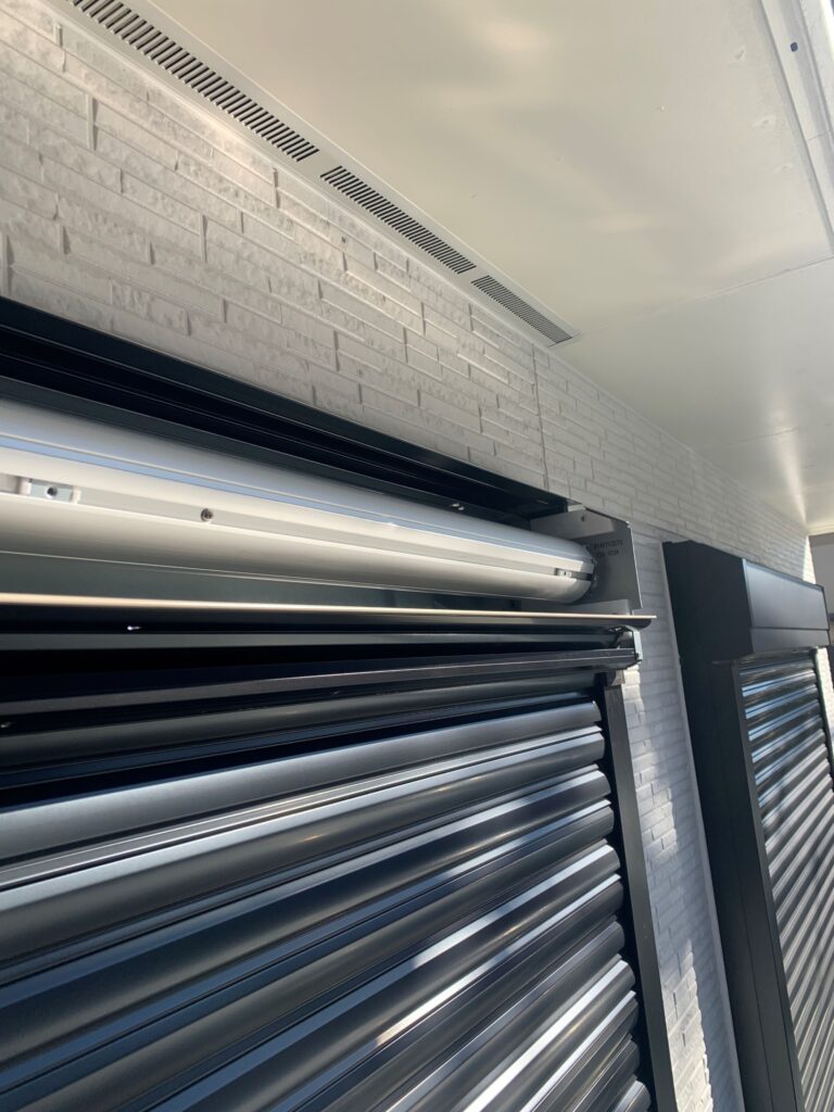 埼玉県春日部市 K様邸 LIXIL製手動窓シャッターをソムフィキットで電動化 – 日本ケイアンドアイ シャッター電動化 光通風雨戸