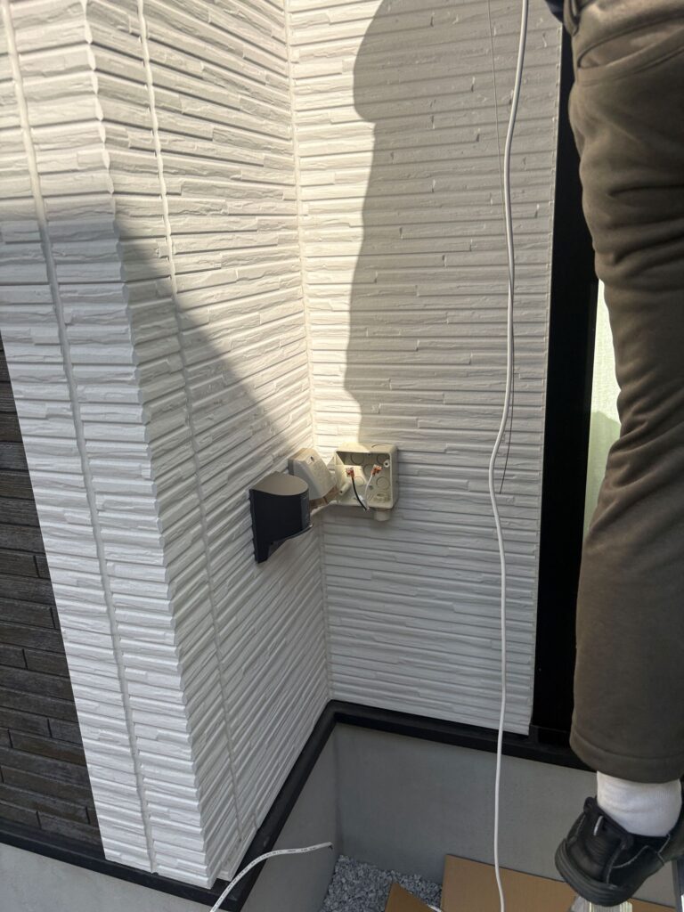 東京都日野市 K様邸 LIXIL製の手動シャッターをソムフィキットで電動化 – 日本ケイアンドアイ シャッター電動化 光通風雨戸